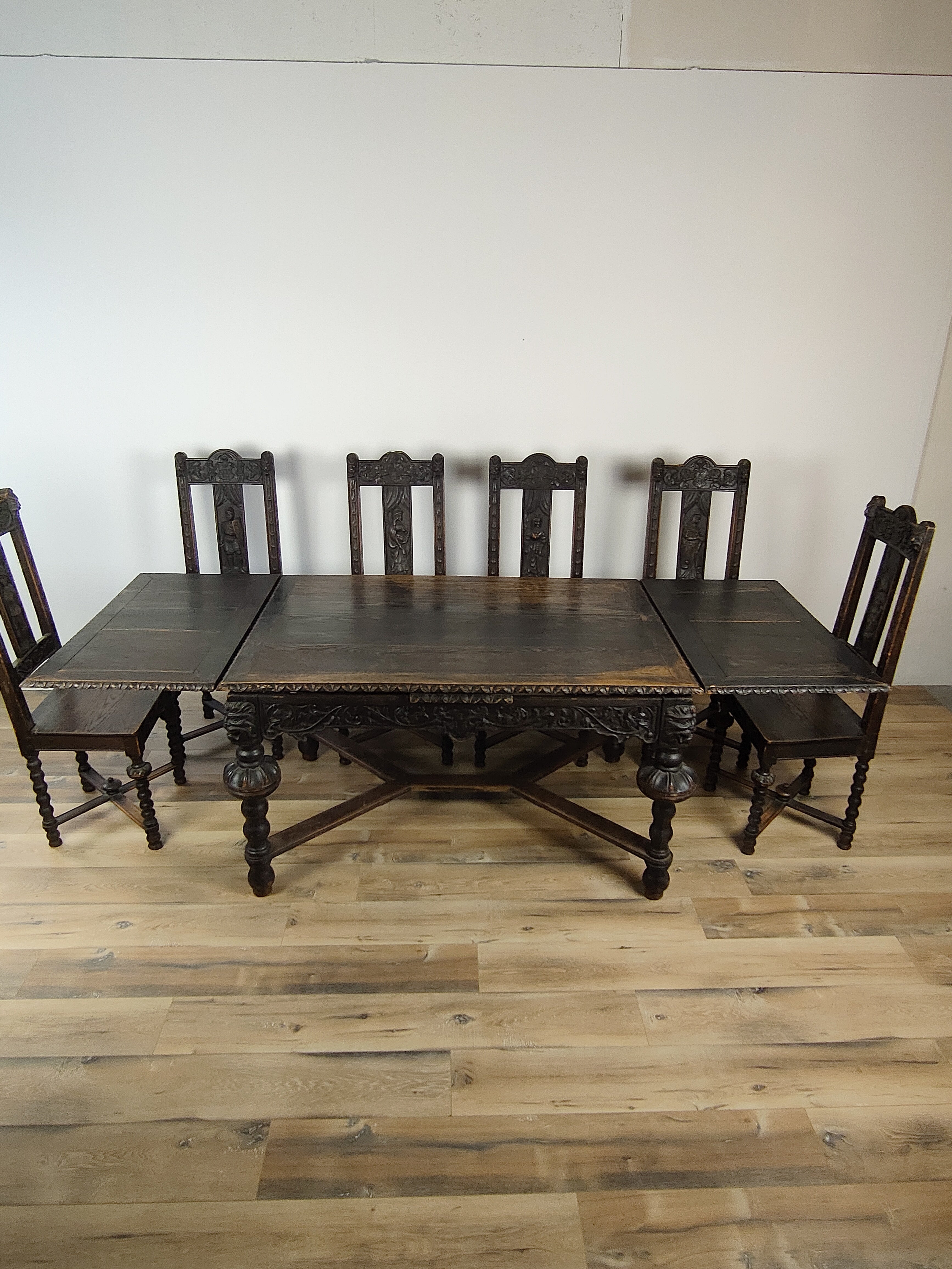 Castle Dining Table Set – bridgeman-antiques-nl